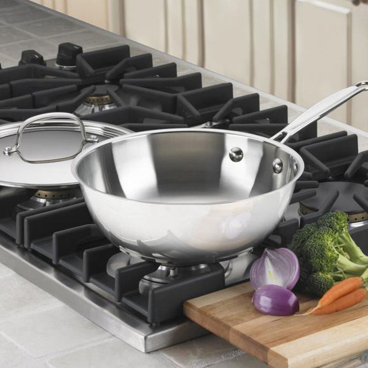 Chef's Classic™ Stainless 3 Quart Chef's Pan with Cover - Cuisinart