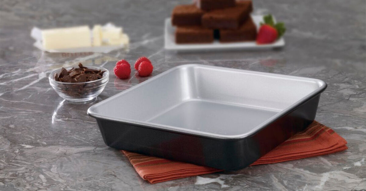 Chef's Classic™ Nonstick 9" Square Cake Pan - Cuisinart