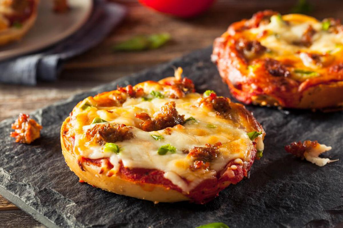 how long to cook pizza bagels
