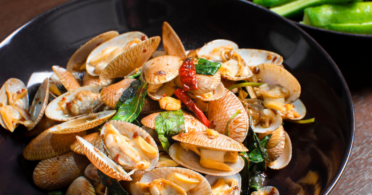 Clams with Chiles and Garlic - Recipes - Cuisinart